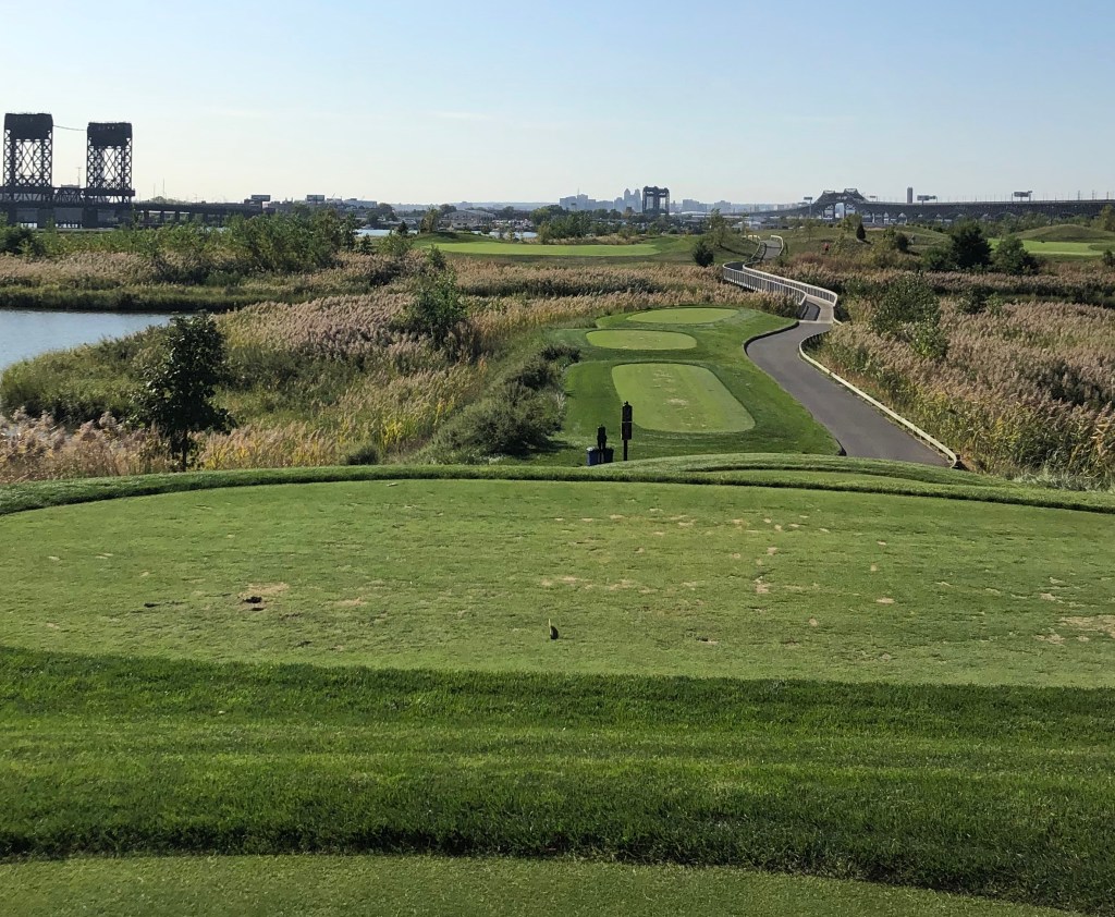 Review: Skyway Golf Course at Lincoln Park West – Worldgolfer's Golf ...